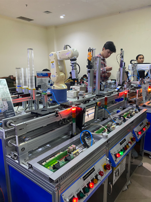 Pamer.in | PBLMK232-42-Pelatihan PLC Level Menengah Menggunakan Robotic Process Station