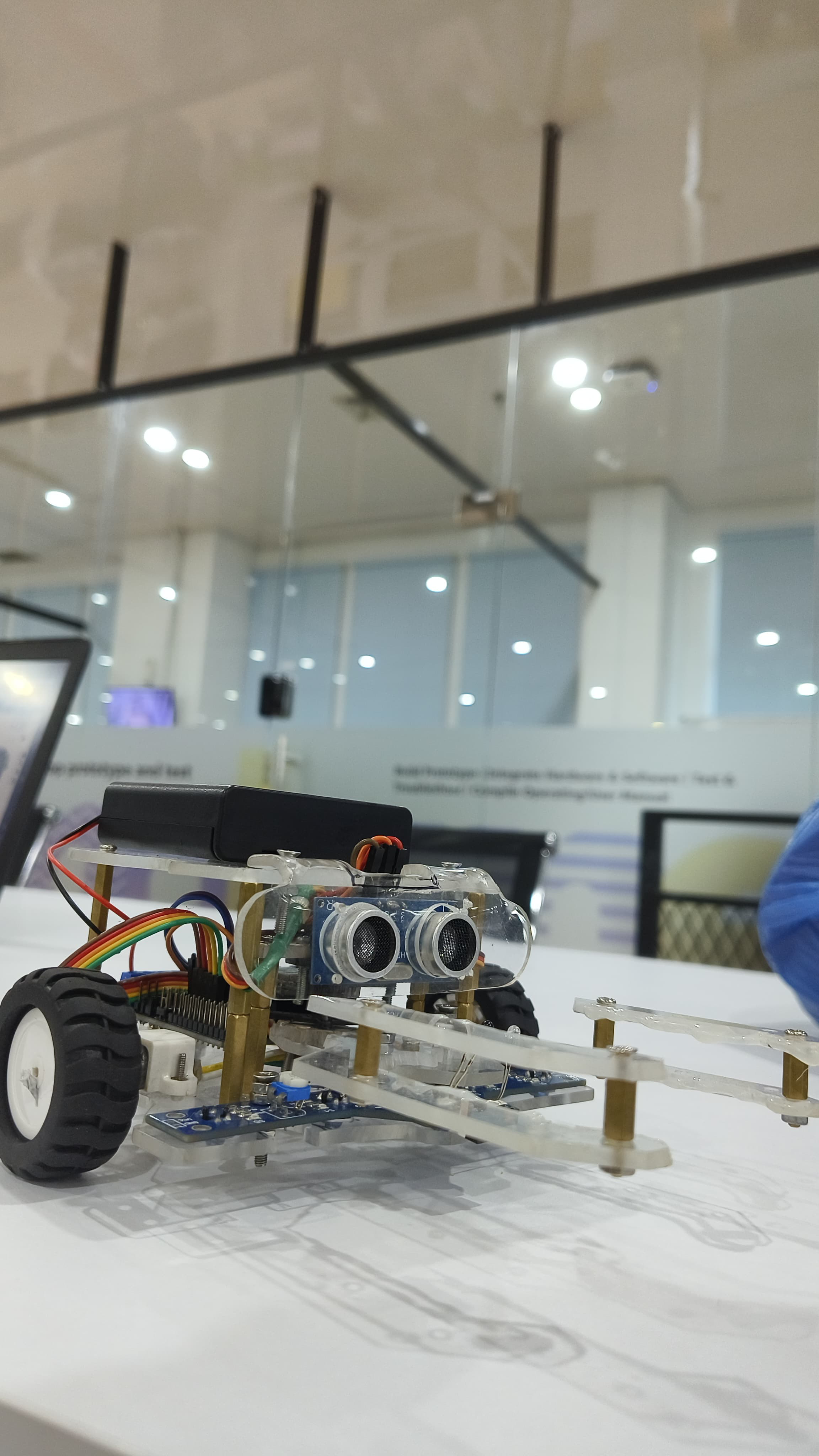 Pamer.in | Robot transporter line follower Kelas A