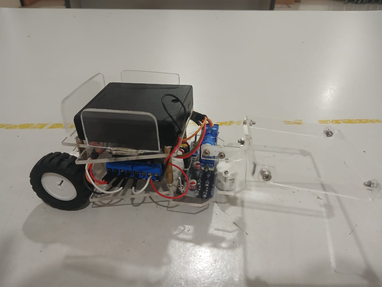 Pamer.in | Robot transporter line follower Kelas B