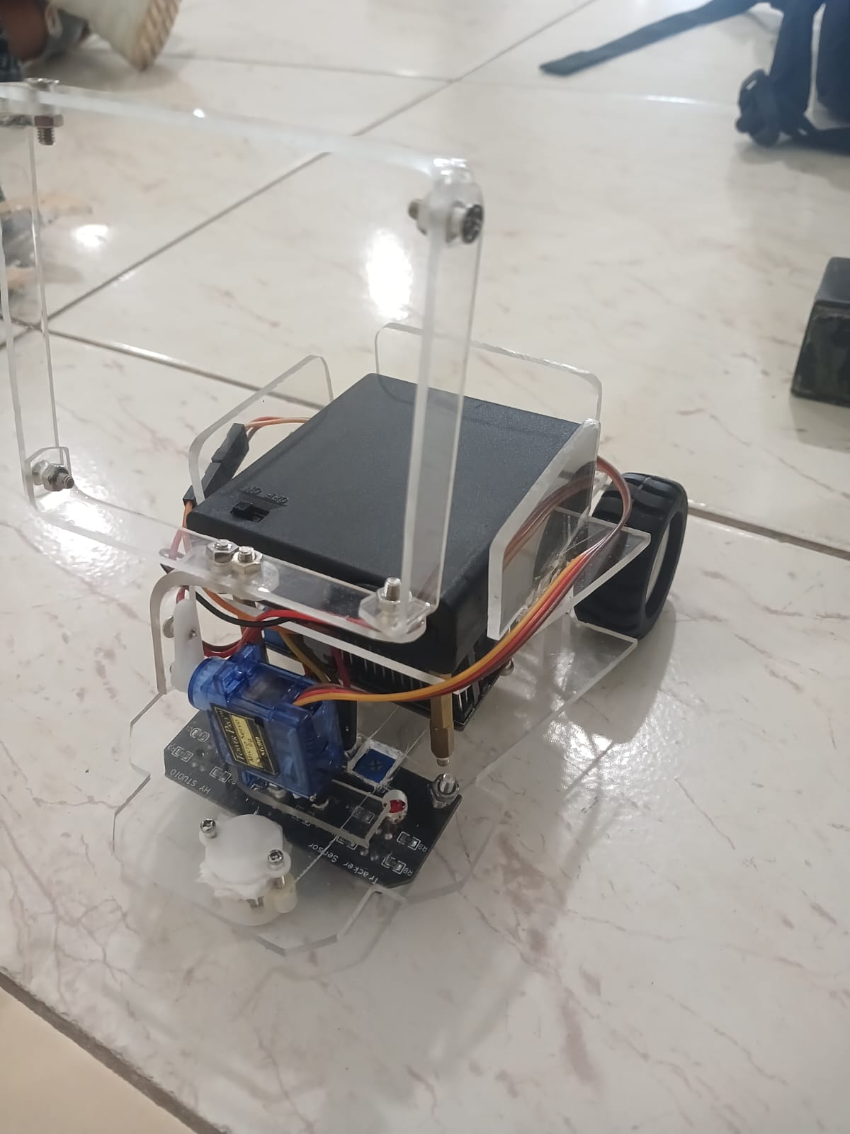 Pamer.in | Robot transporter line follower Kelas B