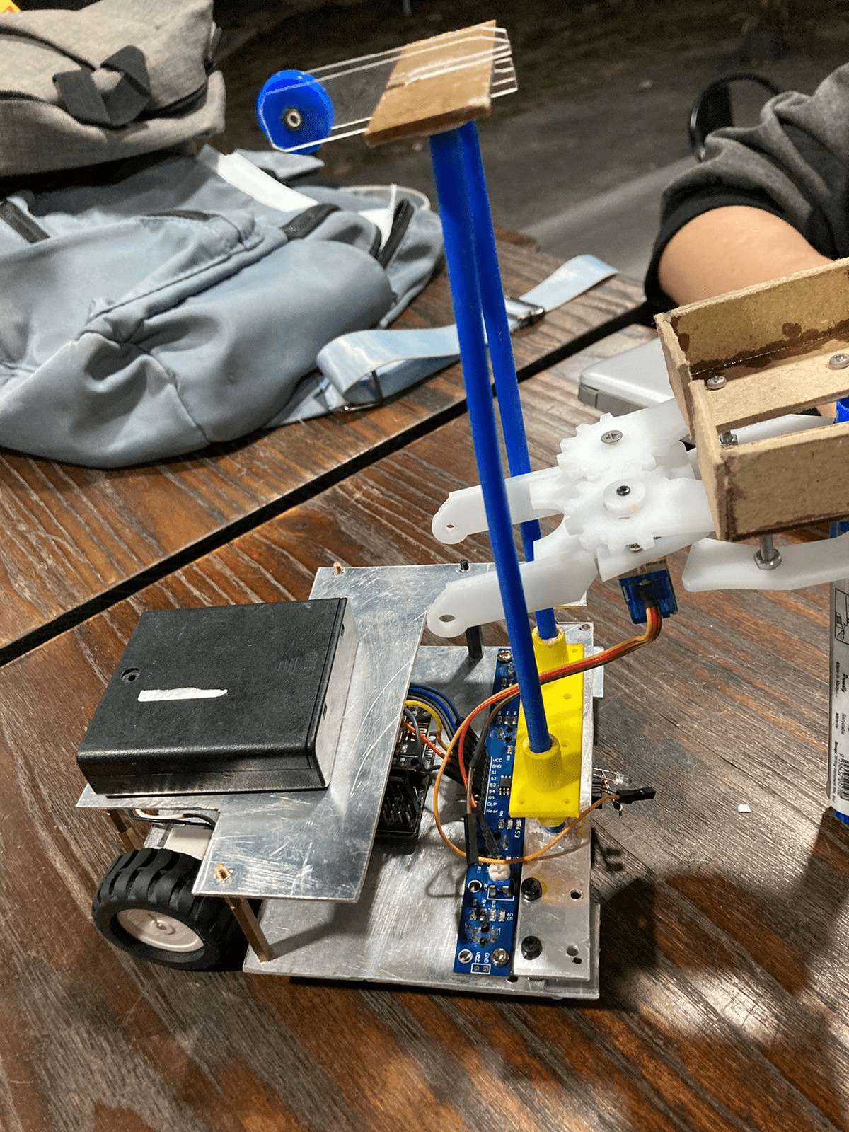 Pamer.in | Robot transporter line follower Kelas B