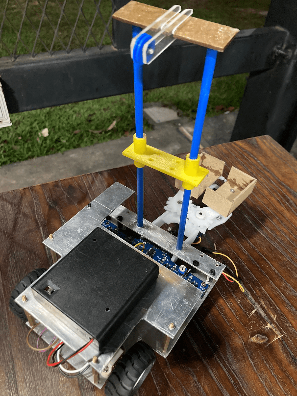 Pamer.in | Robot transporter line follower Kelas B