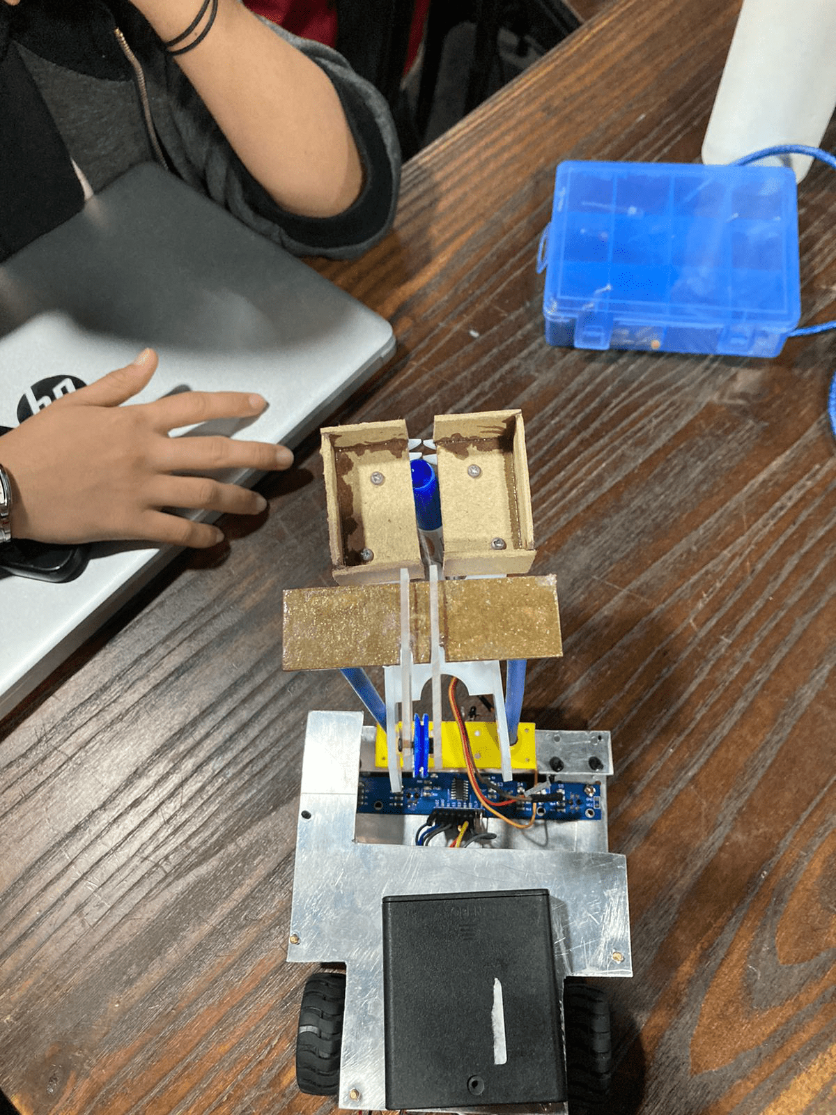 Pamer.in | Robot transporter line follower Kelas B