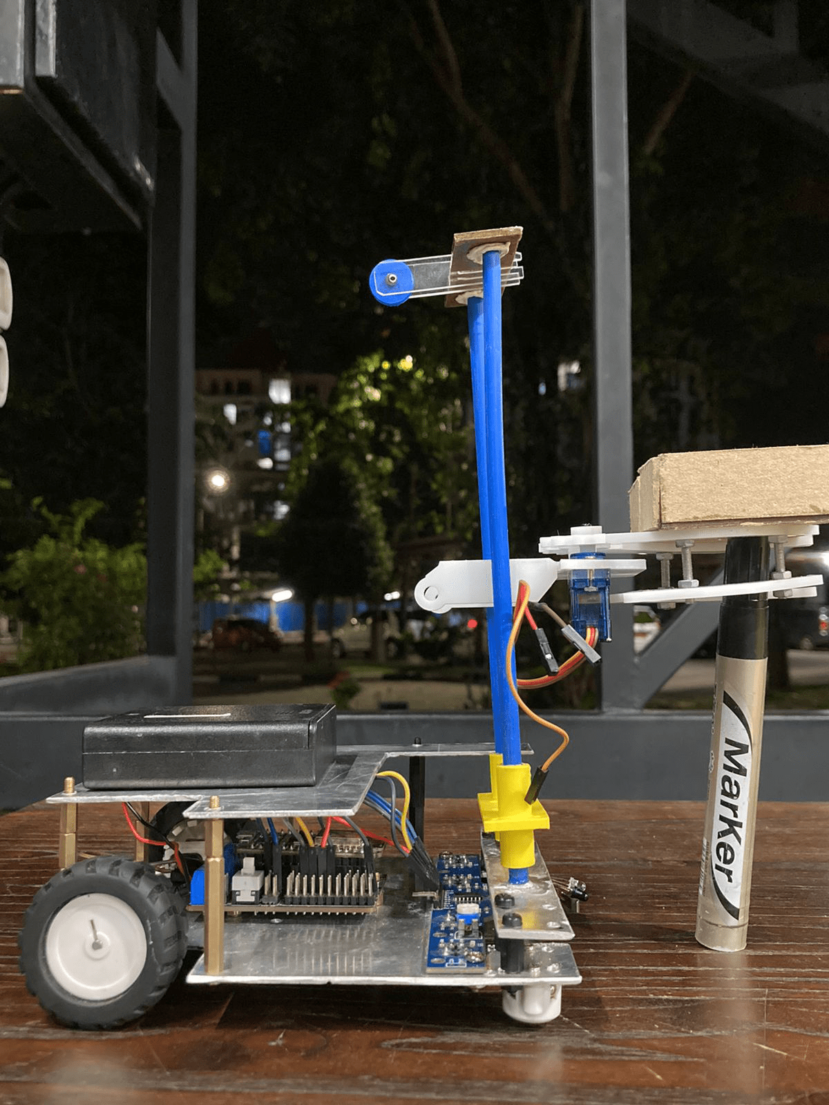 Pamer.in | Robot transporter line follower Kelas B