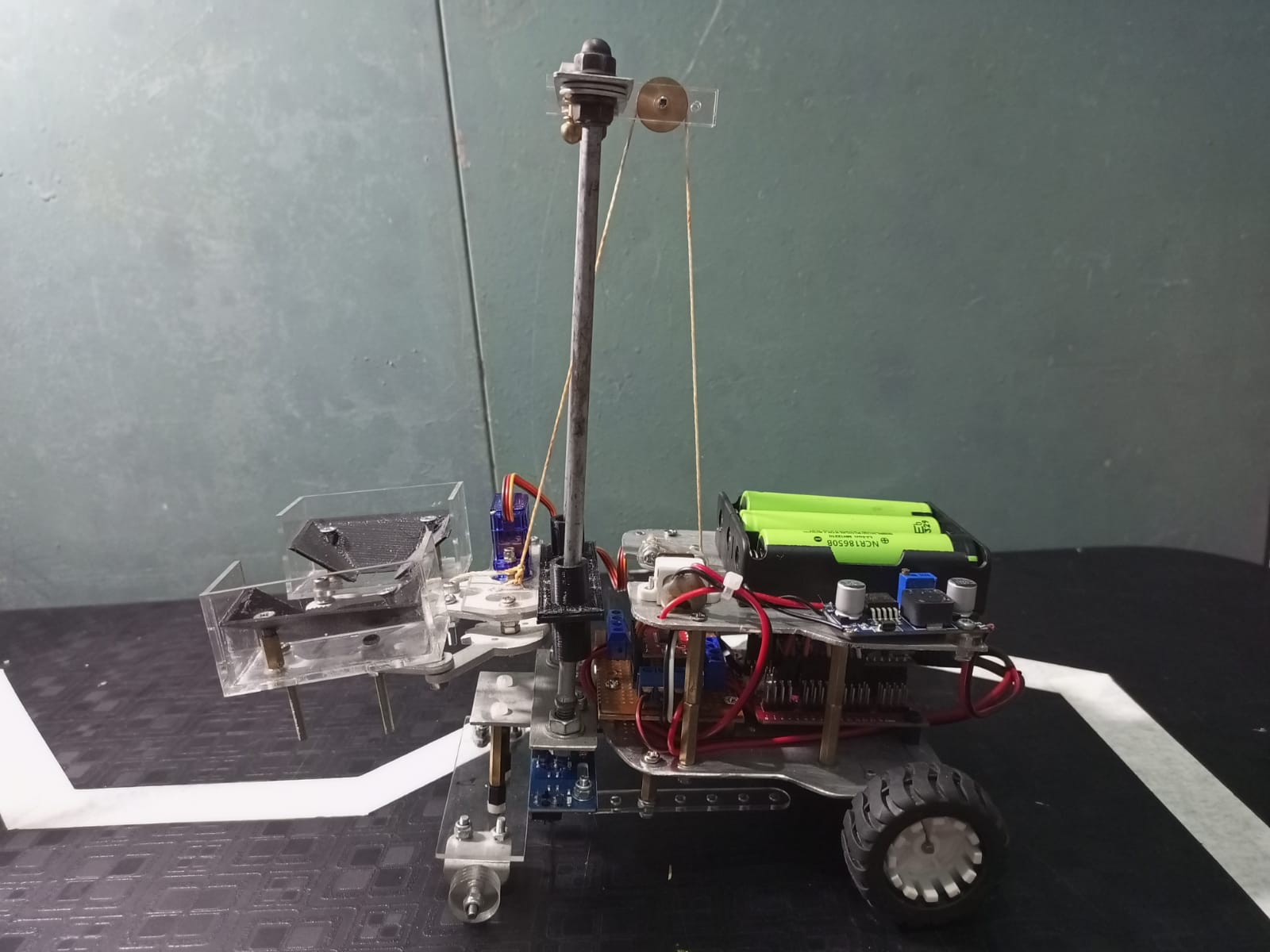 Pamer.in | Robot transporter line follower Kelas B