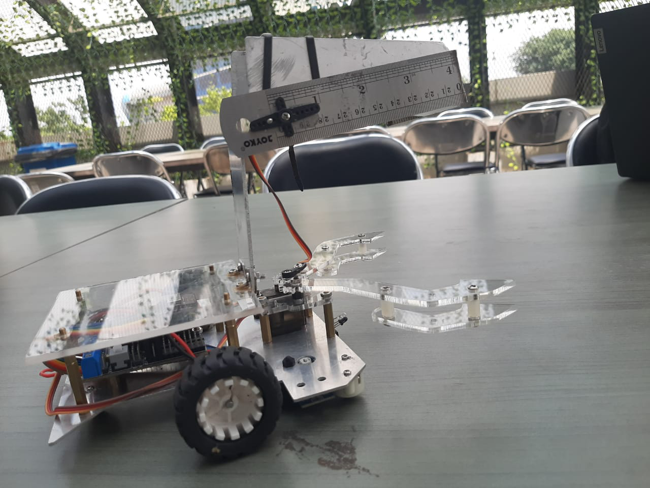 Pamer.in | Robot transporter line follower Kelas B