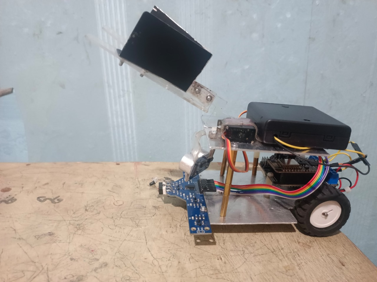 Pamer.in | Robot transporter line follower Kelas Malam